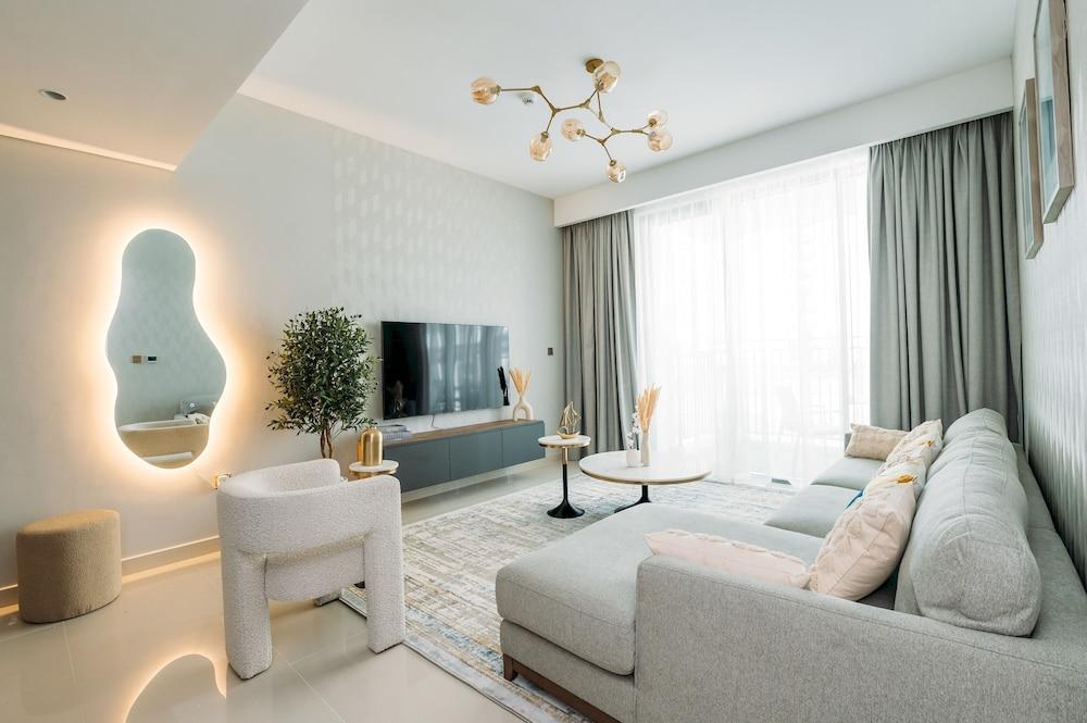 Luxury 2BR, Burj and Fountain View, 2 min walk to Dubai Mall, Dubai ...