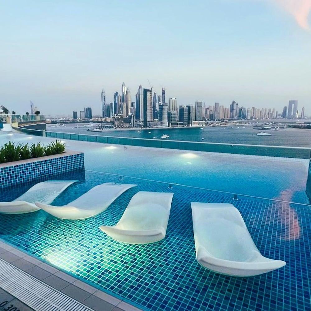 Chic Palm Studio With Infinity Pool, Dubai @AED - Chic Palm Studio With ...
